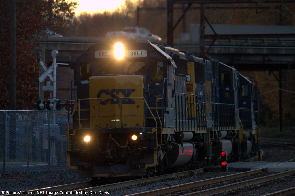 CSX SD40-2 8851 leads Q418-08